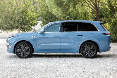 Cina LI XIANG L8 Auto grande SUV PHEV di lusso 6 posti autonomia elettrica pura 1315 chilometri in vendita