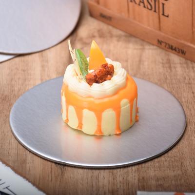 Cina Diretto eccellente alimenti di grado circolo cartone torta carta tavole rotonde base argento vassoio in vendita