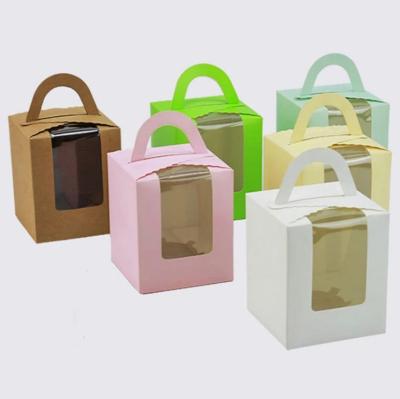 China Caixa de embalagem de bolinhos portátil com tampa e inserção de janela de cor rosa personalizada à venda