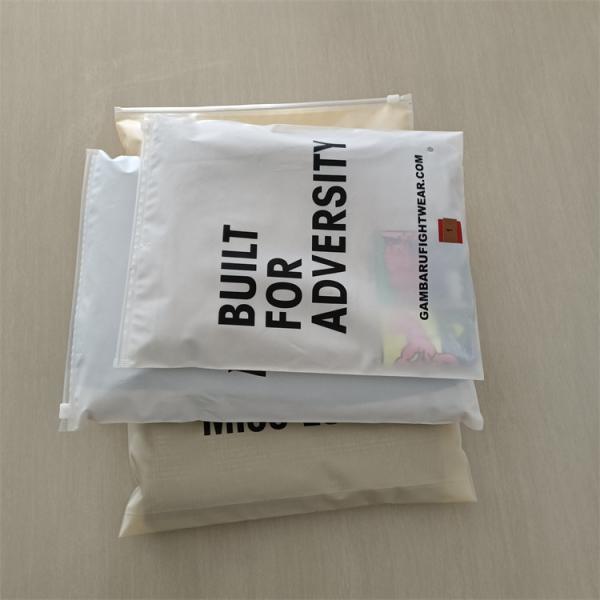 Quality Sealing Handle Zipper Top Frosted Plastic Bag for Eco-Friendly Fabric Clothing for sale