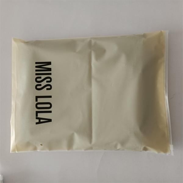 Quality Sealing Handle Zipper Top Frosted Plastic Bag for Eco-Friendly Fabric Clothing for sale