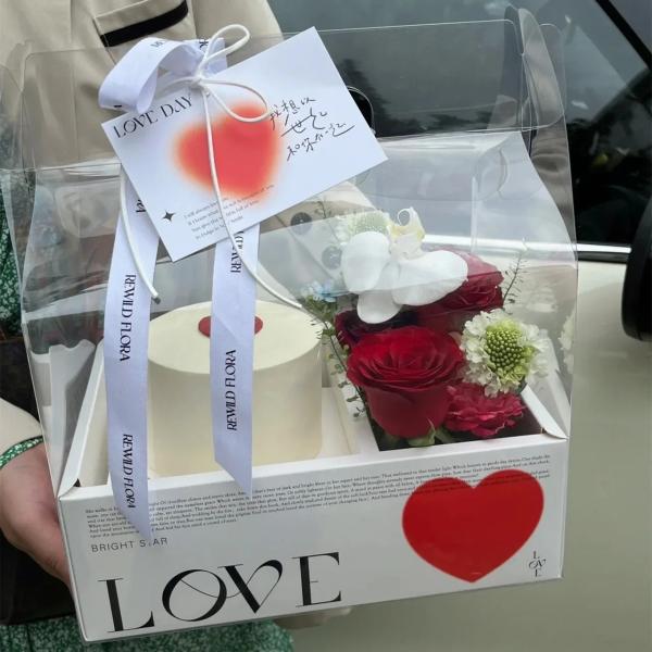 Quality DIY Transparent Flower Cake Boxes PVC Wedding Christmas Birthday Gift Packaging for sale