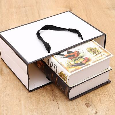 China Luxury Custom Gift Bags Packaging Shopping Bag With Customer'S Demands Thickness for sale