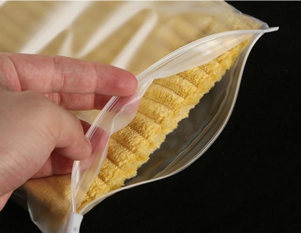 Quality Eco-friendly Zip Lock and Bag With Valve for Customized Printed Packaging Tshirt for sale
