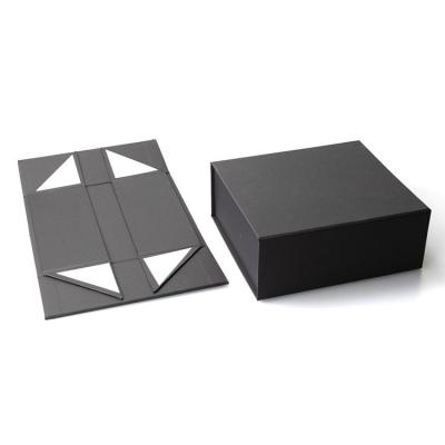 Cina Flap Custom Matte Black Luxury Foldable Hard Paper Magnetic Closure Gift Box per regali in vendita