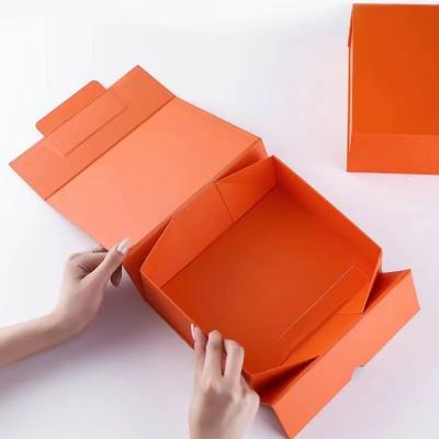 Cina Flap Custom Matte Black Luxury Foldable Hard Paper Magnetic Closure Gift Box per regali in vendita