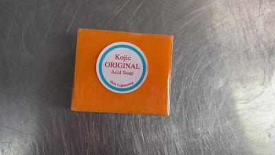 China Private Label Hot Selling Wholesale Natural Organic Whitening Lightening  Beautiful/Strong Whitening Papaya Kojic Acid Soap for sale