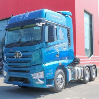 中国 FAW Jiefang J7 LNG CHG 371 375HP 4*2 6*4 6*2 負荷トラクター 最大速度120KM/H 販売のため