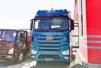 中国 FAW Jiefang J7 LNG CHG 371 375HP 4*2 6*4 6*2 負荷トラクター 最大速度120KM/H 販売のため