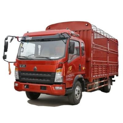 中国 シノトルク HOWO コマンダー 220HP 6.75m バン貨物トラック 300-400L 燃料タンク容量 販売のため