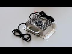 電気モーター用水性72Vリチウムイオン電池充電器 48V 15Amp 36V 48V 60V コンパクト