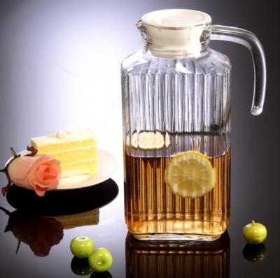 China 1.6L Clear Glass Water Jug Glass Pitcher With Handle And Plastic Cover Lid for sale