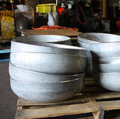 China Cabeça elíptica de acabamento de tanque de aço carbono leve com design e fundição personalizados à venda