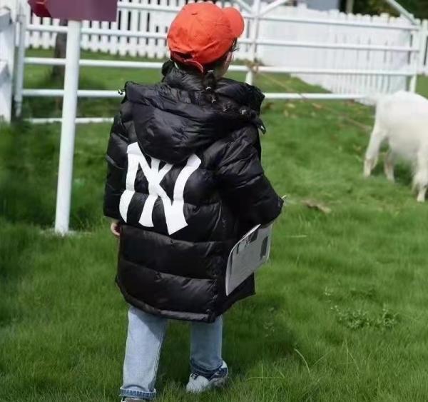 Quality Hot Selling Children′ S Winter Down Coat for Girls and Boys Clothes Waterproof for sale