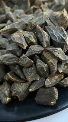 Quality Submersible Grade Qinnan Shreds Full Of Fat Oud Chips Agarwood Wood Chips for sale