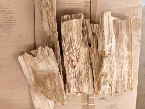 Quality High Fat Oil Explosion Incense Soothing Sleep White Agarwood Slices Hainan for sale