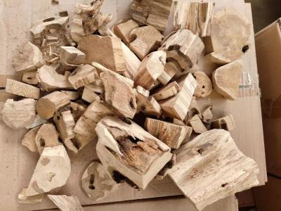 Quality Hainan Green Qi Nan Chen Xiang Raw OUD Wood Chips Natural Incense Fragments for sale
