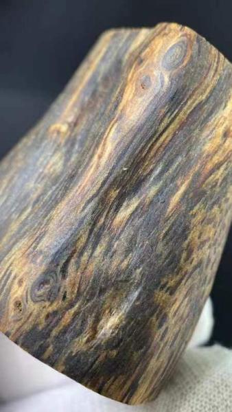 Quality Natural Old Mountain Sandalwood Blocks Strips 150g Agarwood Oud for sale