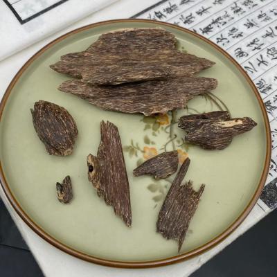 China Natural OUD Agarwood resin rich wood pieces and oil extracts perfect for luxury fragrance creation and aromatic product for sale