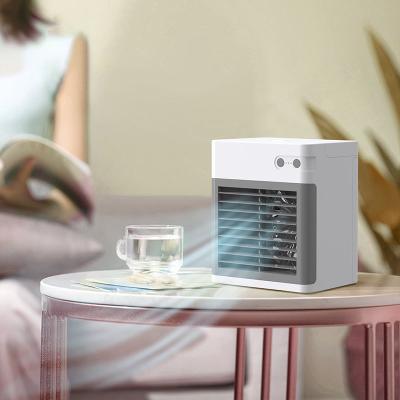 China Home Office Small Tabletop Fan With 2000mAh Battery Brushless Motor Humidify Function for sale