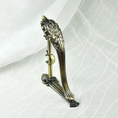 中国 窓の歪んだ錬鉄のカーテンのポーランド人の不足分の真鍮の二重カーテン・レール 販売のため