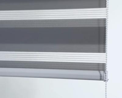 中国 生地の家のホテルのために防水手動シマウマの盲目のカーテンの半分の停電 販売のため