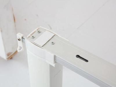 China Het elektrische Telescopische Stille Materiaal van de het Aluminiumlegering van het Gordijnspoor Regelbare Te koop