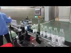Automatische Flüssigkeitsfüllproduktionslinie GMP Verschleißbeständig mit Edelstahlmaterial