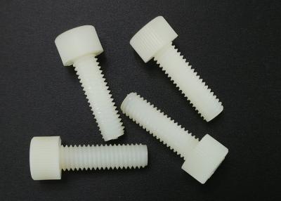 中国 M6六角形のソケットのコップの頭部のプラスチック帽子ねじナイロン白い締める物DIN 912 販売のため