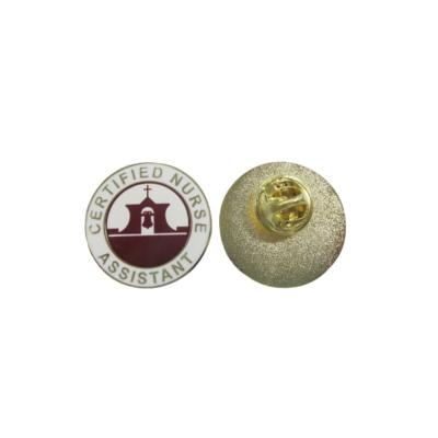 Cina Badge promozionali con pin di metallo in smalto duro con forma personalizzata in vendita
