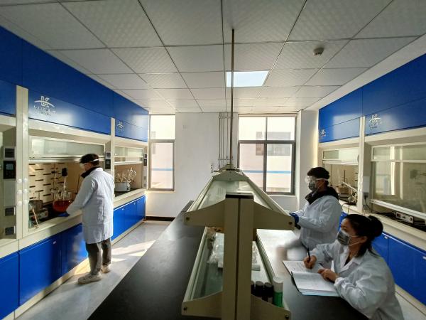 Quality Water and Polar Solvent Soluble Fine Chemical Ammonium Salt Varying Melting for sale