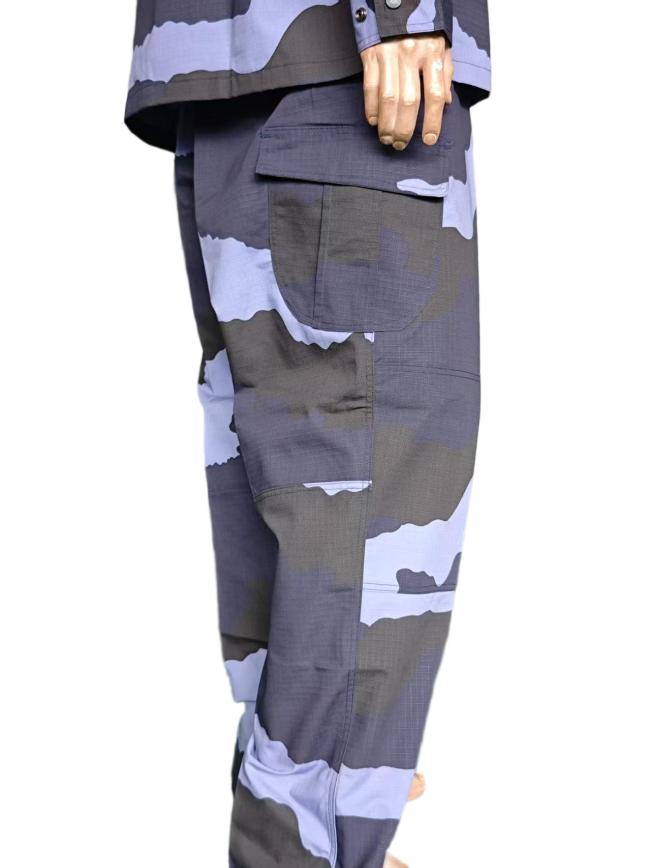 Military uniform camouflage effectiveness