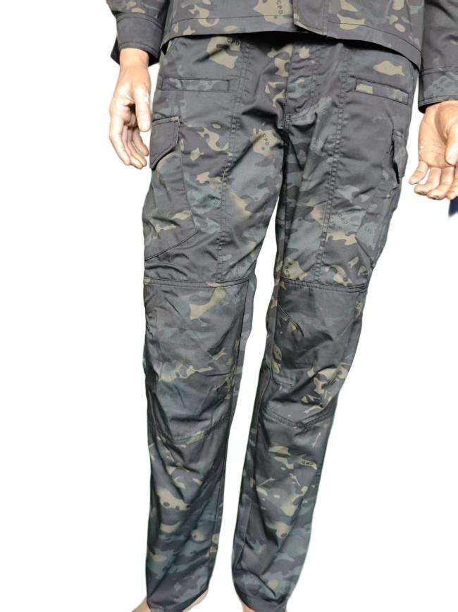 Military uniform trousers with multiple pockets