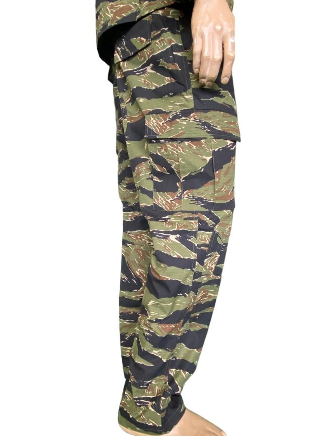 ACU Military Uniform Set being worn in tactical stance