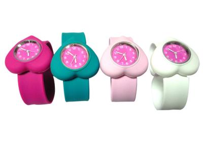 China Hart vorm Japan verkeer Silicone klap armband horloges met Eco-vriendelijke materiaal Te koop