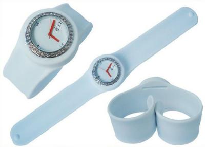 China Reloj blanco de la pulsera de la palmada con los relojes resistentes de 1 atmósfera de agua del silicón en venta