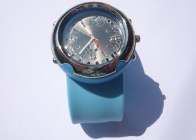 Cina Orologio su ordinazione dell'orologio di Snap-on del silicone dell'OEM grande/braccialetto di schiaffo con il prezzo franco fabbrica in vendita