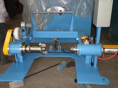 China Pneumático prenda o fio que torce as bobinas de Shaftless da máquina ativas pagam fora a máquina à venda