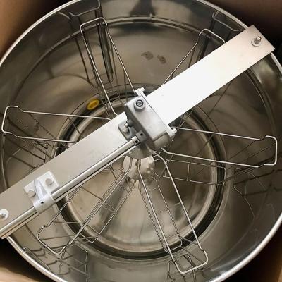 Cina Manuale della struttura di acciaio inossidabile Tesoro Bee Estrattore di miele 6 con Tesoro Flow Mouth in vendita