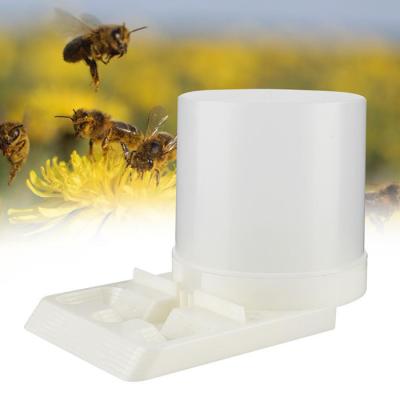 Cina Le attrezzature di plastica dell'arnia, grande alimentatore 700ml dell'ape per le api alimentano l'attrezzatura dell'acqua in vendita