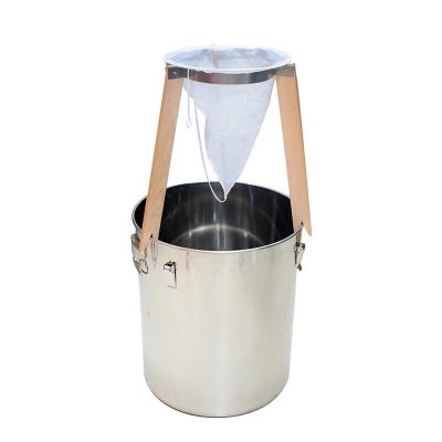 Cina Tesoro Filting Stand Beekeeping Tools di legno Tesoro Filtro Tesoro Filtro conico di nylon bianco in vendita