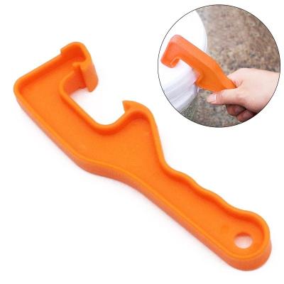 Cina Sostegno di plastica di risparmio di lavoro apri del coperchio del secchio del miele apri del coperchio del secchio del miele degli strumenti apicoli in vendita