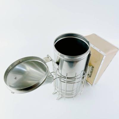 Cina Beekeeping Honey Bee Smoker Leather Bee Hive Smoker Apicultural tools in vendita