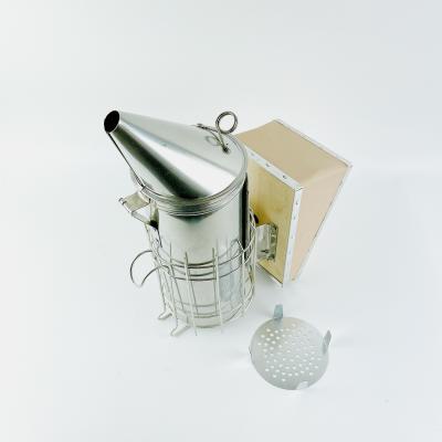 Cina Beekeeping Honey Bee Smoker Leather Bee Hive Smoker Apicultural tools in vendita