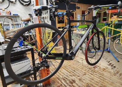 Cina mountain bike completamente nascosto del freno a disco della bici della strada del carbonio della ghiaia del cavo 700C BXT in vendita