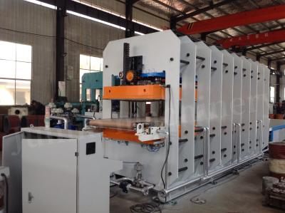Cina 2000T / 1800×1800mm Tipo di telaio per la stampa di vulcanizzazione di piastre per la lavorazione della gomma in vendita