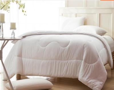 China 100% polyester Cheaper Box Quilting Duvet Quilt with sel-Piping with good quality for sale