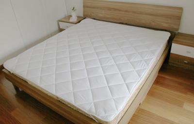 China 100% microfiber polyester white mattress protector with 4 corn strip with binding for sale