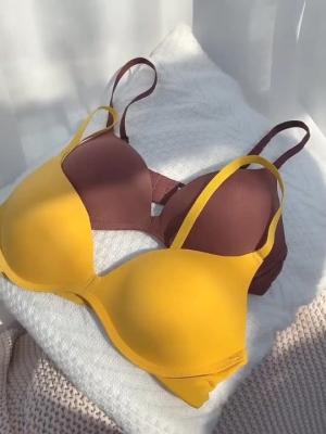 China Girl Underwear Simple And Seamless Smooth Pure Color Big Breasts Show Small Chest Gathered Thin Ladies Bra for sale