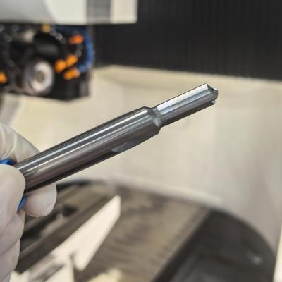 Cina Punta a gradino in carburo a 2 taglienti da 8,7 mm personalizzata con refrigerante e rimozione trucioli fluida in vendita